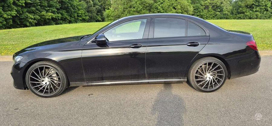 Melns Mercedes-Benz e-200 2017 Viļņa, ar dzinēja tilpumu 1.95 L un nobraukumu 260 tūkst. km par 15500 €, foto 3 vietnē AUTOMOTO.COM.LV