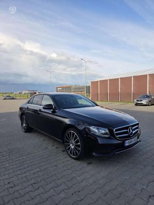 Black Mercedes-Benz e-200 2017 in Vilnius, with an engine capacity of 1.95 L and mileage of 420 thousand km for 12000 €, photo 4 on AUTOMOTO.COM.LV