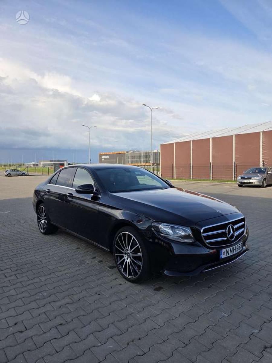 Black Mercedes-Benz e-200 2017 in Vilnius, with an engine capacity of 1.95 L and mileage of 420 thousand km for 12000 €, photo 4 on AUTOMOTO.COM.LV