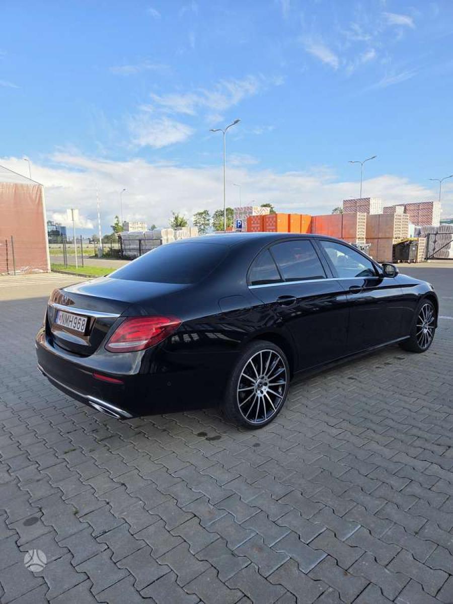 Black Mercedes-Benz e-200 2017 in Vilnius, with an engine capacity of 1.95 L and mileage of 420 thousand km for 12000 €, photo 6 on AUTOMOTO.COM.LV