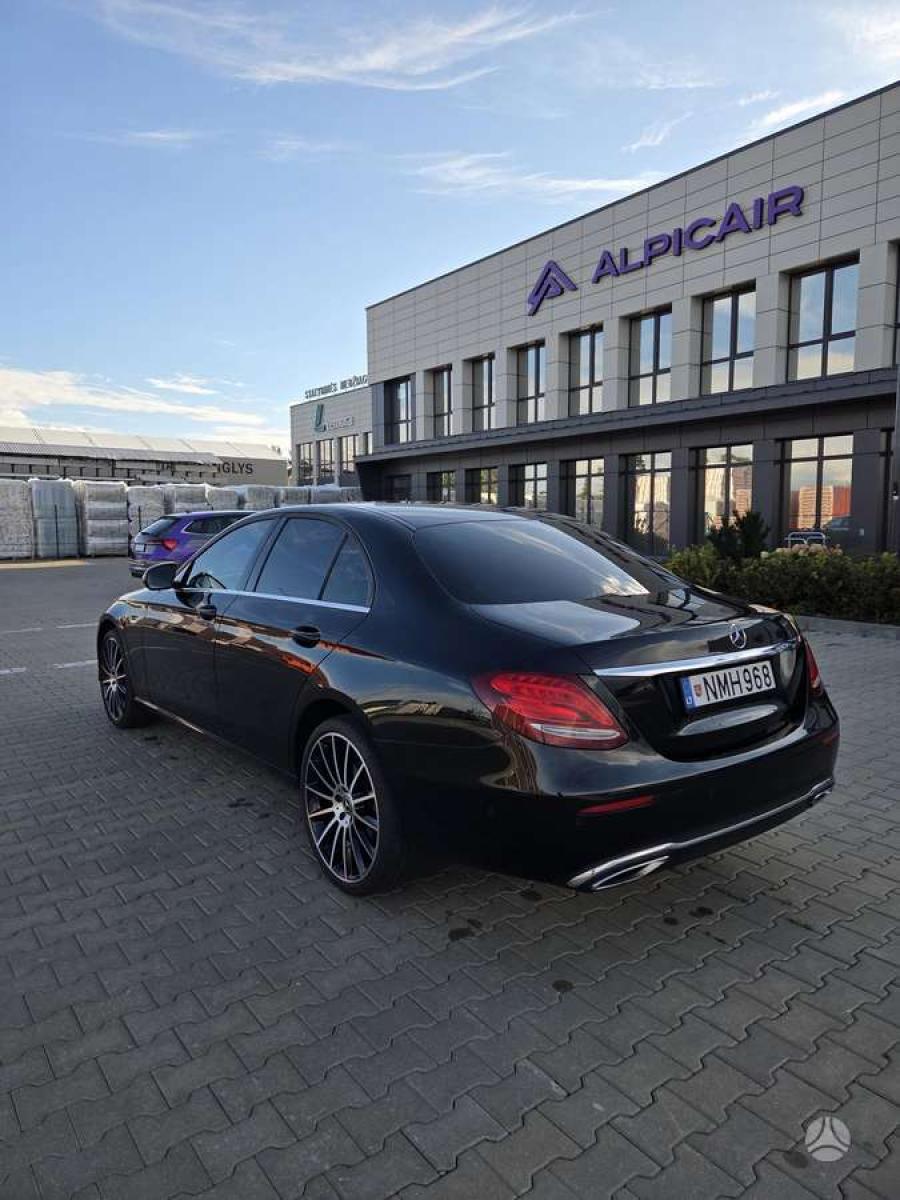 Black Mercedes-Benz e-200 2017 in Vilnius, with an engine capacity of 1.95 L and mileage of 420 thousand km for 12000 €, photo 7 on AUTOMOTO.COM.LV