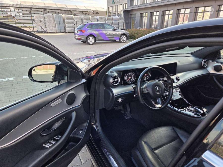 Black Mercedes-Benz e-200 2017 in Vilnius, with an engine capacity of 1.95 L and mileage of 420 thousand km for 12000 €, photo 8 on AUTOMOTO.COM.LV