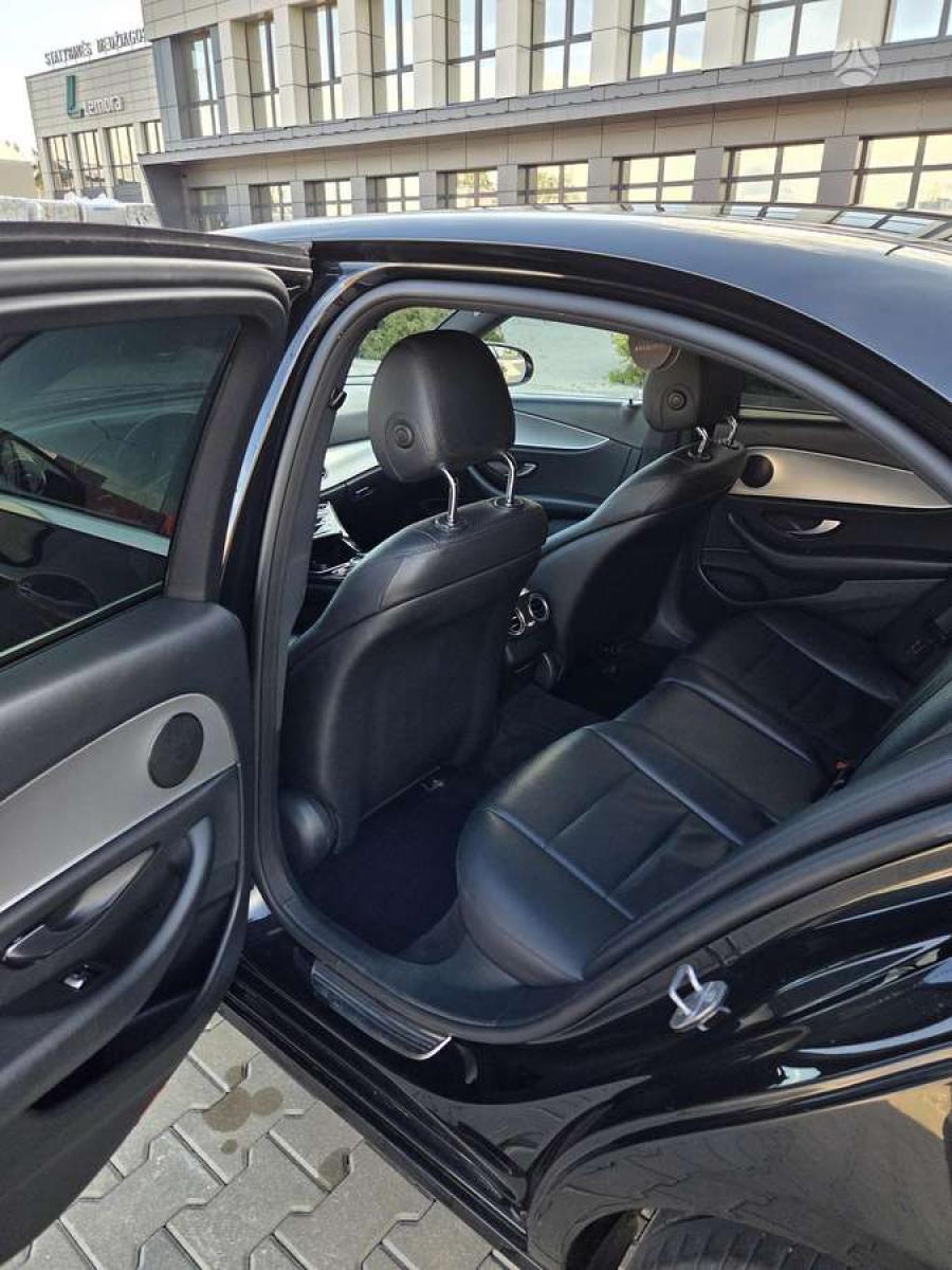 Black Mercedes-Benz e-200 2017 in Vilnius, with an engine capacity of 1.95 L and mileage of 420 thousand km for 12000 €, photo 10 on AUTOMOTO.COM.LV