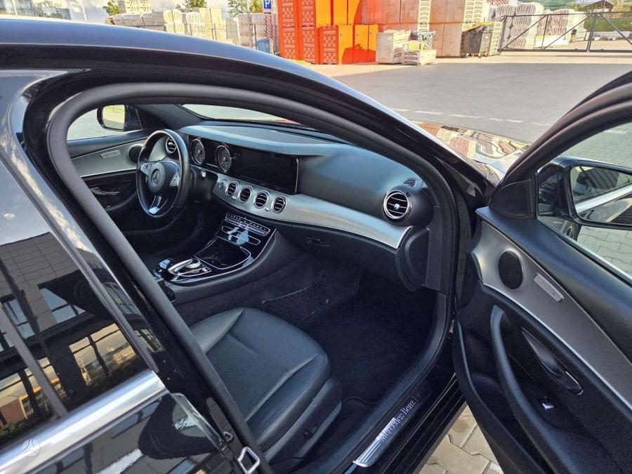 Black Mercedes-Benz e-200 2017 in Vilnius, with an engine capacity of 1.95 L and mileage of 420 thousand km for 12000 €, photo 13 on AUTOMOTO.COM.LV