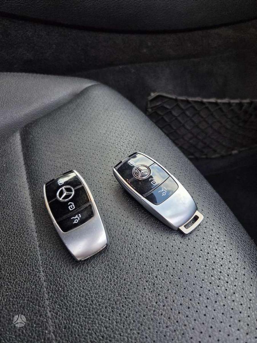 Black Mercedes-Benz e-200 2017 in Vilnius, with an engine capacity of 1.95 L and mileage of 420 thousand km for 12000 €, photo 19 on AUTOMOTO.COM.LV