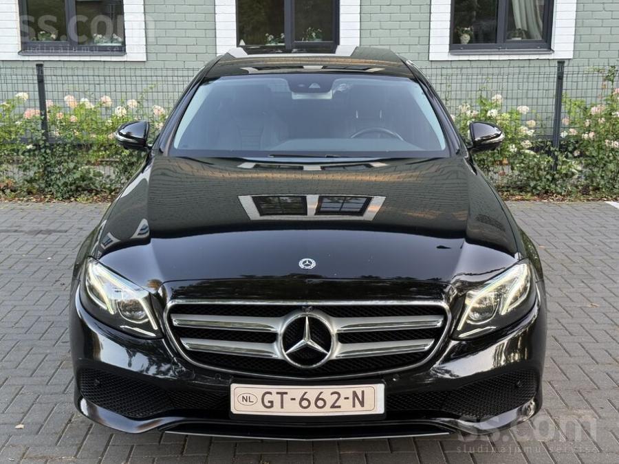 Black Mercedes-Benz e-200 2017 in Riga, with an engine capacity of 2.00 L and mileage of 0 thousand km for 15650 €, photo 3 on AUTOMOTO.COM.LV