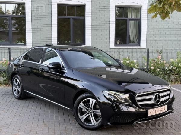 Black Mercedes-Benz e-200 2017 in Riga, with an engine capacity of 2.00 L and mileage of 0 thousand km for 16980 €, photo 4 on AUTOMOTO.COM.LV