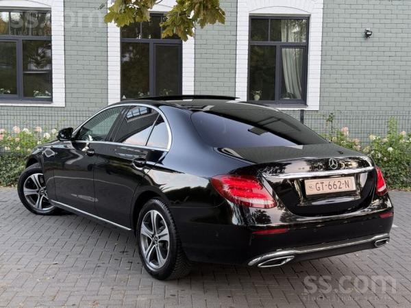 Black Mercedes-Benz e-200 2017 in Riga, with an engine capacity of 2.00 L and mileage of 0 thousand km for 16980 €, photo 5 on AUTOMOTO.COM.LV