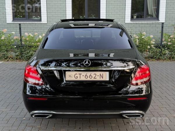Black Mercedes-Benz e-200 2017 in Riga, with an engine capacity of 2.00 L and mileage of 0 thousand km for 16980 €, photo 6 on AUTOMOTO.COM.LV