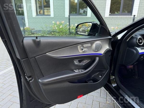 Black Mercedes-Benz e-200 2017 in Riga, with an engine capacity of 2.00 L and mileage of 0 thousand km for 16980 €, photo 8 on AUTOMOTO.COM.LV