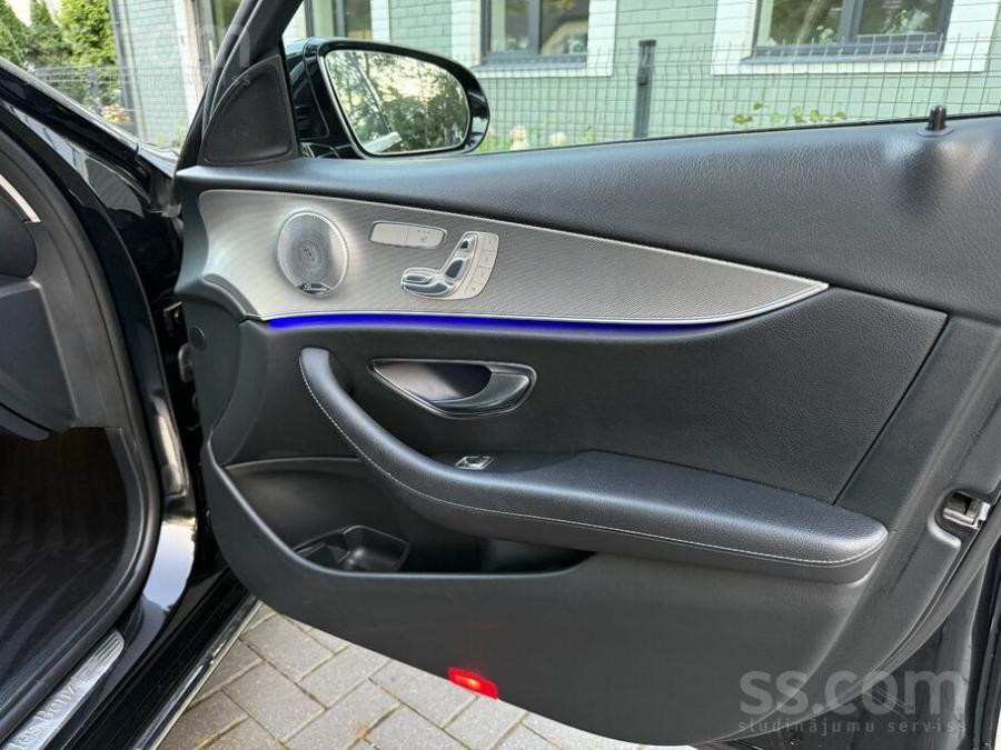 Black Mercedes-Benz e-200 2017 in Riga, with an engine capacity of 2.00 L and mileage of 0 thousand km for 15650 €, photo 15 on AUTOMOTO.COM.LV