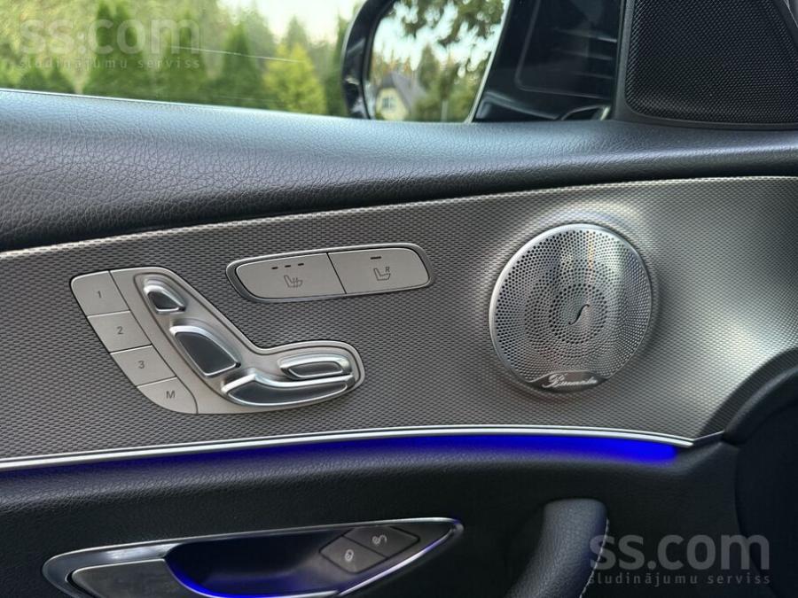 Black Mercedes-Benz e-200 2017 in Riga, with an engine capacity of 2.00 L and mileage of 0 thousand km for 15650 €, photo 31 on AUTOMOTO.COM.LV