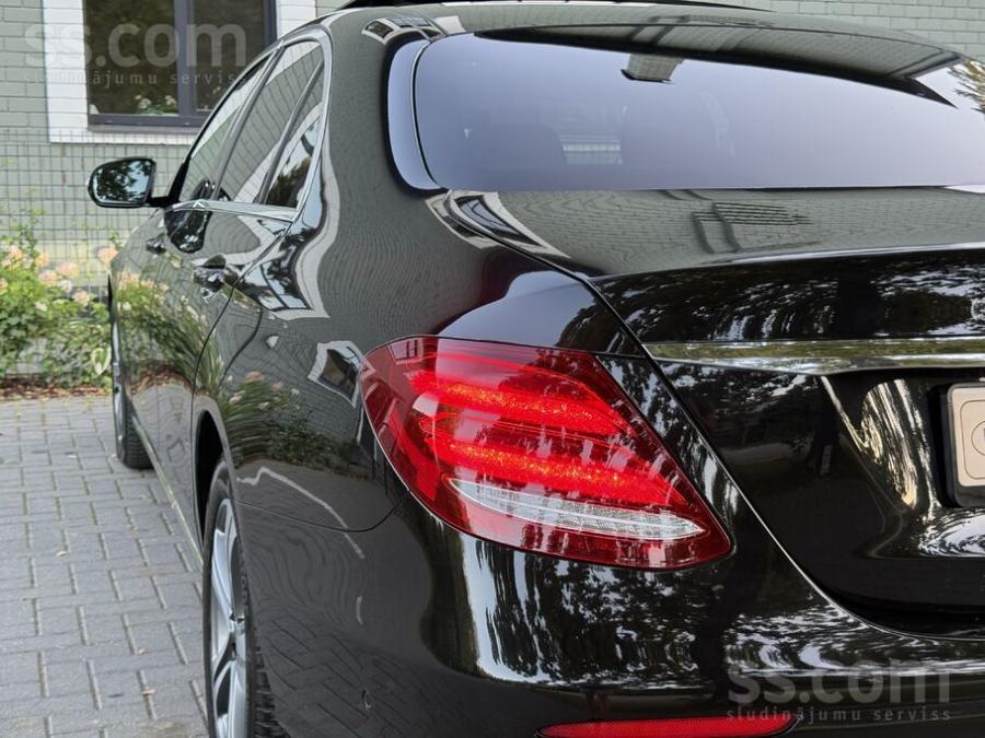Black Mercedes-Benz e-200 2017 in Riga, with an engine capacity of 2.00 L and mileage of 0 thousand km for 15650 €, photo 33 on AUTOMOTO.COM.LV