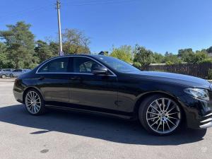 Black Mercedes-Benz e-200 2017 in Kaunas, with an engine capacity of 1.95 L and mileage of 250 thousand km for 18500 €, photo 5 on AUTOMOTO.COM.LV