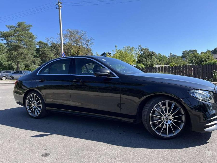 Black Mercedes-Benz e-200 2017 in Kaunas, with an engine capacity of 1.95 L and mileage of 250 thousand km for 18500 €, photo 5 on AUTOMOTO.COM.LV