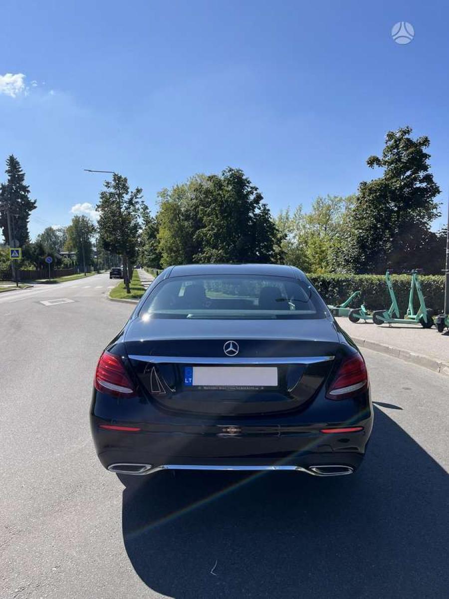 Black Mercedes-Benz e-200 2017 in Kaunas, with an engine capacity of 1.95 L and mileage of 250 thousand km for 18500 €, photo 7 on AUTOMOTO.COM.LV