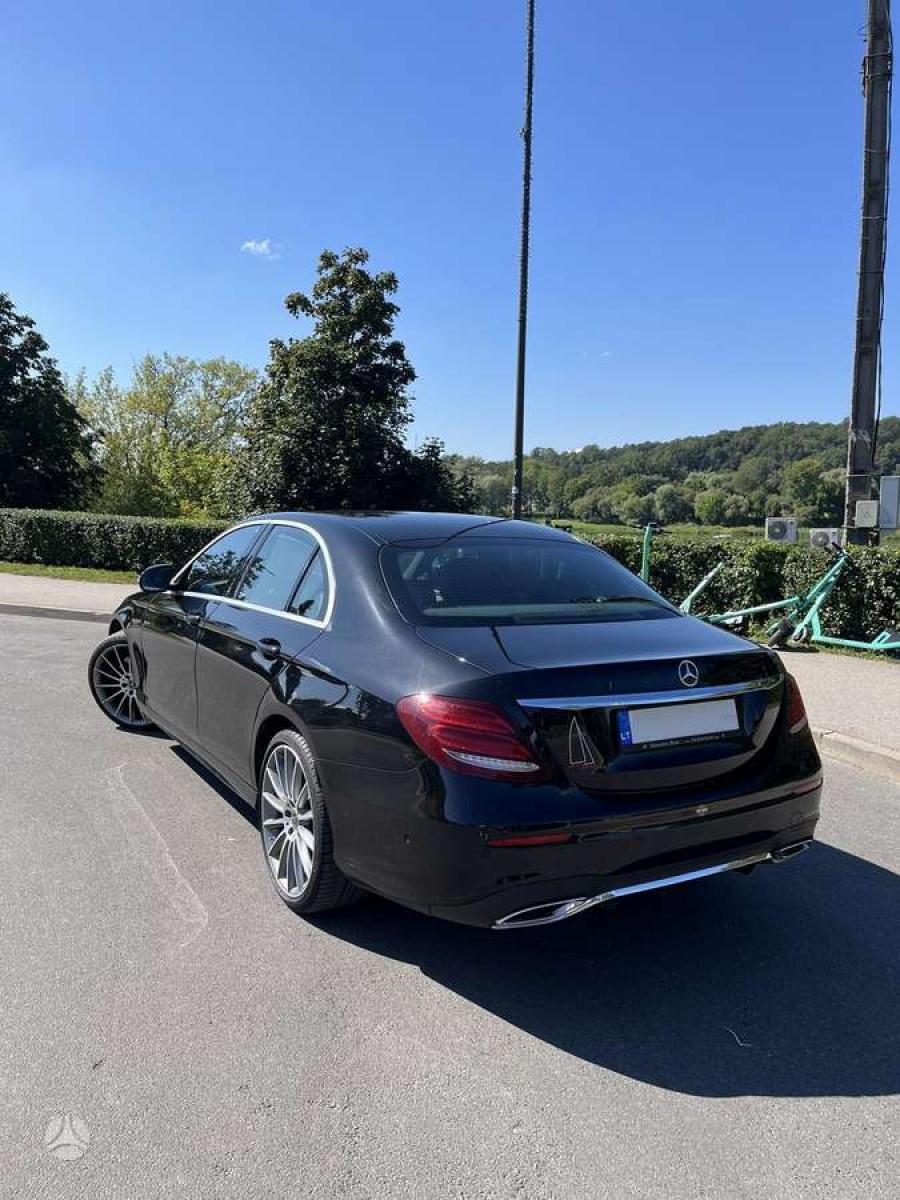 Black Mercedes-Benz e-200 2017 in Kaunas, with an engine capacity of 1.95 L and mileage of 250 thousand km for 18500 €, photo 8 on AUTOMOTO.COM.LV