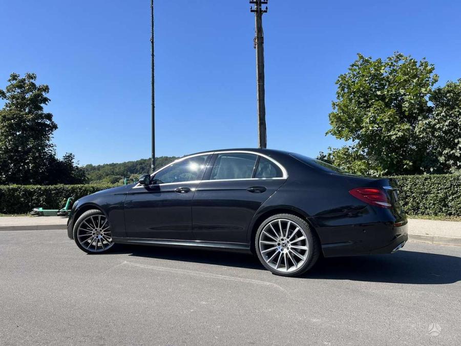 Black Mercedes-Benz e-200 2017 in Kaunas, with an engine capacity of 1.95 L and mileage of 250 thousand km for 18500 €, photo 9 on AUTOMOTO.COM.LV