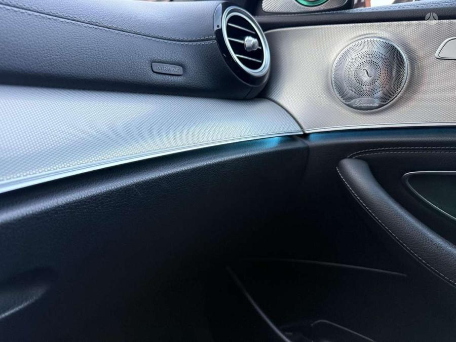 Black Mercedes-Benz e-200 2017 in Kaunas, with an engine capacity of 1.95 L and mileage of 250 thousand km for 18500 €, photo 18 on AUTOMOTO.COM.LV