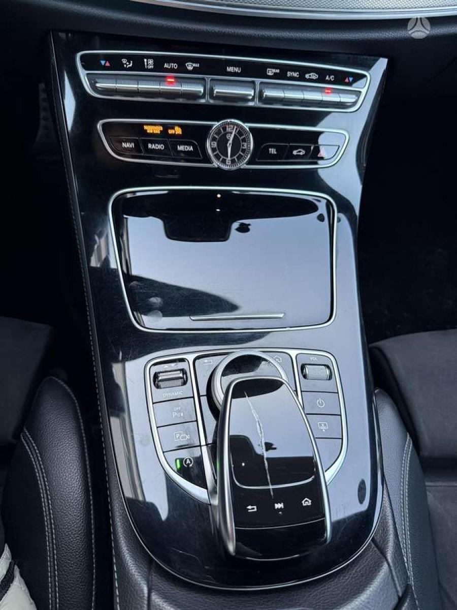 Black Mercedes-Benz e-200 2017 in Kaunas, with an engine capacity of 1.95 L and mileage of 250 thousand km for 18500 €, photo 22 on AUTOMOTO.COM.LV