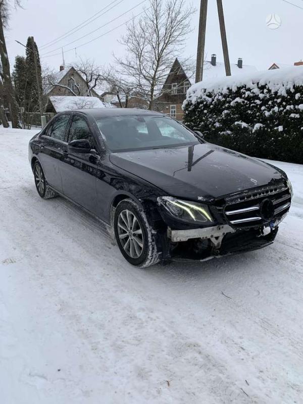 Melns Mercedes-Benz e-200 2018 Kauņa, ar dzinēja tilpumu 1.95 L un nobraukumu 234 tūkst. km par 11300 €, foto 1 vietnē AUTOMOTO.COM.LV