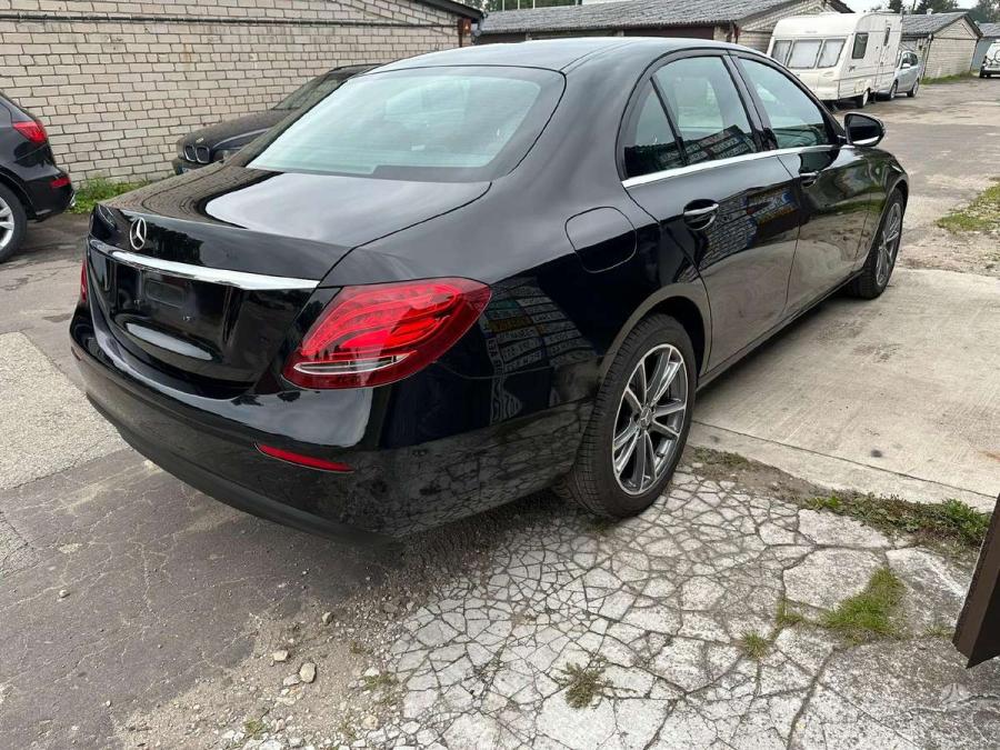 Melns Mercedes-Benz e-200 2018 Tauragė, ar dzinēja tilpumu 1.95 L un nobraukumu 450 tūkst. km par 11700 €, foto 6 vietnē AUTOMOTO.COM.LV