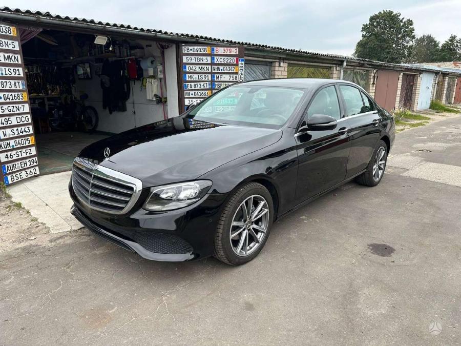 Melns Mercedes-Benz e-200 2018 Tauragė, ar dzinēja tilpumu 1.95 L un nobraukumu 450 tūkst. km par 11700 €, foto 8 vietnē AUTOMOTO.COM.LV