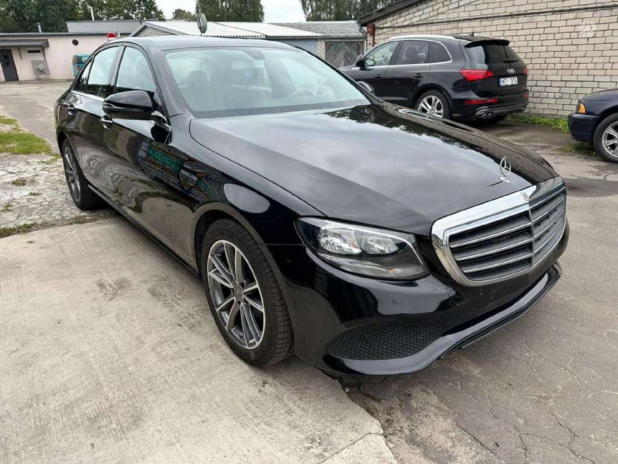 Melns Mercedes-Benz e-200 2018 Tauragė, ar dzinēja tilpumu 1.95 L un nobraukumu 450 tūkst. km par 11700 €, foto 10 vietnē AUTOMOTO.COM.LV