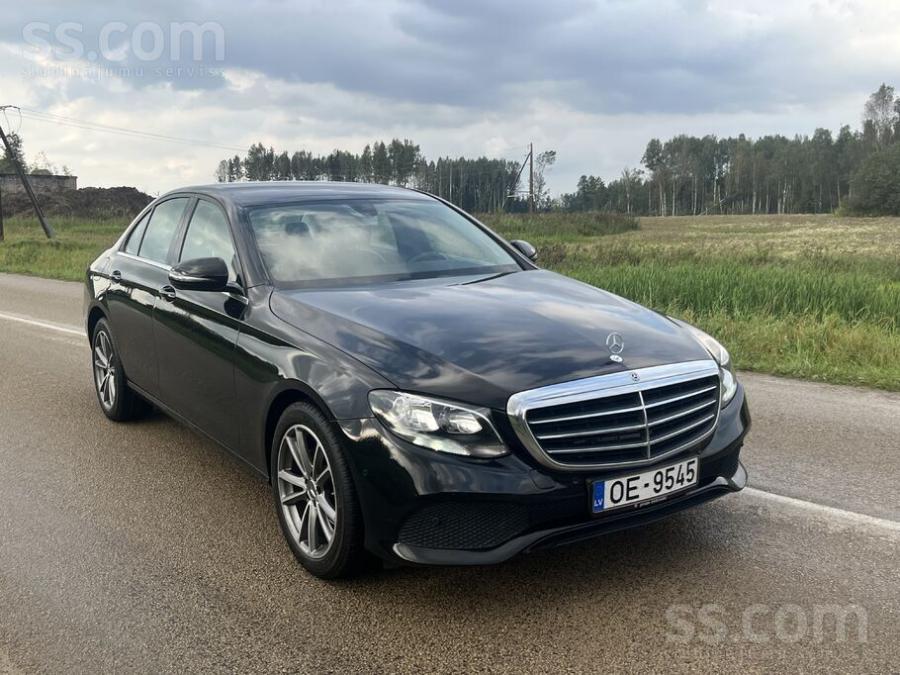 Black Mercedes-Benz e-200 2018 in Riga, with an engine capacity of 2.00 L and mileage of 450 thousand km for 11700 €, photo 1 on AUTOMOTO.COM.LV