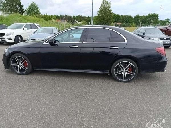 Black Mercedes-Benz e-200 2018 in Vilnius, with an engine capacity of 1.95 L and mileage of 376 thousand km for 12900 €, photo 3 on AUTOMOTO.COM.LV