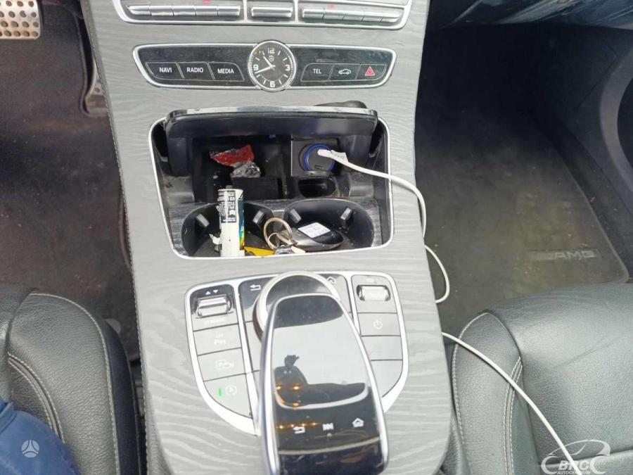 Black Mercedes-Benz e-200 2018 in Vilnius, with an engine capacity of 1.95 L and mileage of 376 thousand km for 12900 €, photo 15 on AUTOMOTO.COM.LV