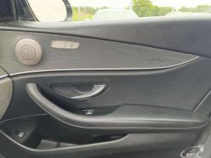 Black Mercedes-Benz e-200 2018 in Vilnius, with an engine capacity of 1.95 L and mileage of 376 thousand km for 12900 €, photo 17 on AUTOMOTO.COM.LV