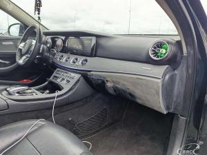 Black Mercedes-Benz e-200 2018 in Vilnius, with an engine capacity of 1.95 L and mileage of 376 thousand km for 12900 €, photo 24 on AUTOMOTO.COM.LV
