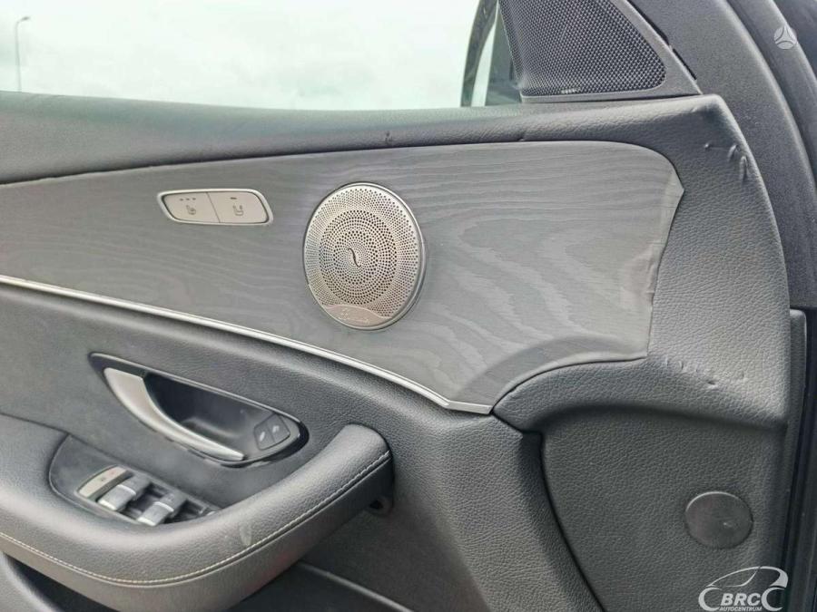 Black Mercedes-Benz e-200 2018 in Vilnius, with an engine capacity of 1.95 L and mileage of 376 thousand km for 12900 €, photo 27 on AUTOMOTO.COM.LV