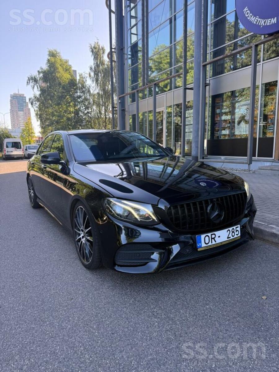 Black Mercedes-Benz e-200 2018 in Riga, with an engine capacity of 2.00 L and mileage of 0 thousand km for 17900 €, photo 4 on AUTOMOTO.COM.LV