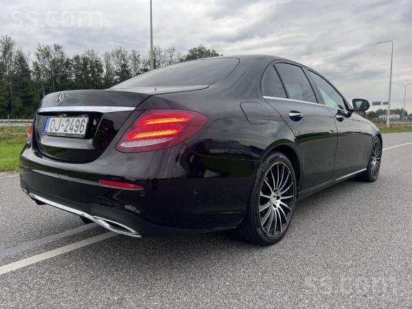 Melns Mercedes-Benz e-200 2018 Rīga, ar dzinēja tilpumu 2.00 L un nobraukumu 570 tūkst. km par 13990 €, foto 3 vietnē AUTOMOTO.COM.LV