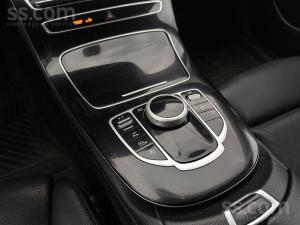 Melns Mercedes-Benz e-200 2018 Rīga, ar dzinēja tilpumu 2.00 L un nobraukumu 570 tūkst. km par 13990 €, foto 11 vietnē AUTOMOTO.COM.LV