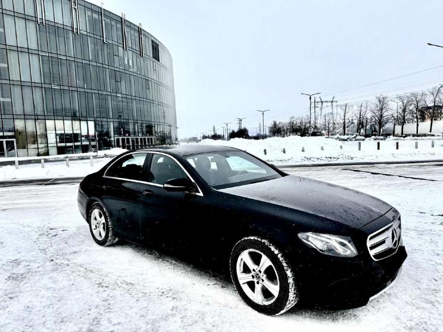 Melns Mercedes-Benz e-200 2019 Šauļi, ar dzinēja tilpumu 1.95 L un nobraukumu 236 tūkst. km par 17700 €, foto 4 vietnē AUTOMOTO.COM.LV