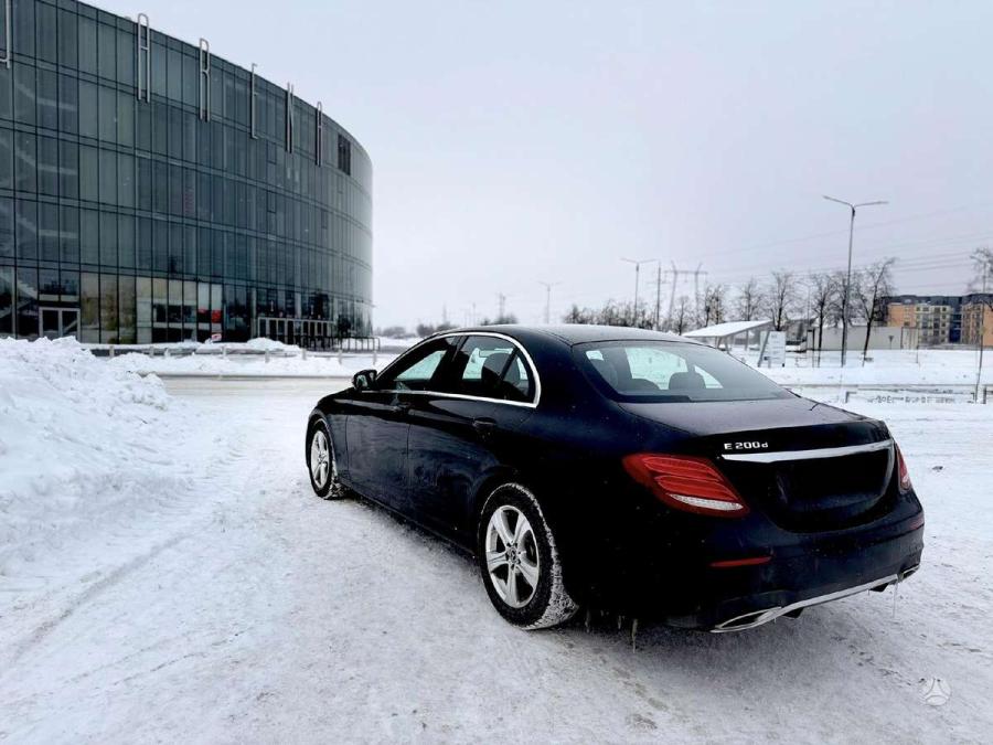 Melns Mercedes-Benz e-200 2019 Šauļi, ar dzinēja tilpumu 1.95 L un nobraukumu 236 tūkst. km par 17700 €, foto 13 vietnē AUTOMOTO.COM.LV