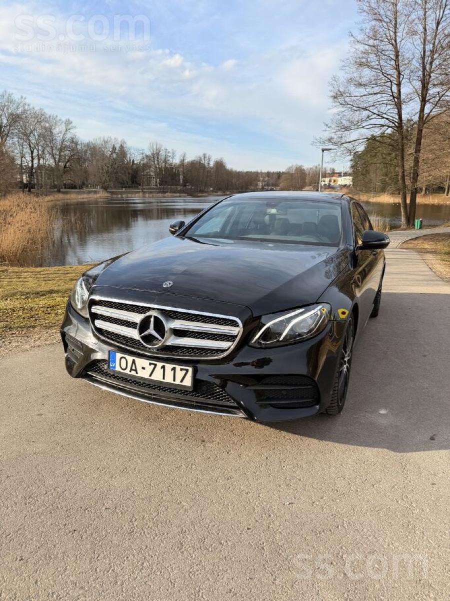 Black Mercedes-Benz e-200 2019 in Riga, with an engine capacity of 2.00 L and mileage of 72 thousand km for 28500 €, photo 3 on AUTOMOTO.COM.LV