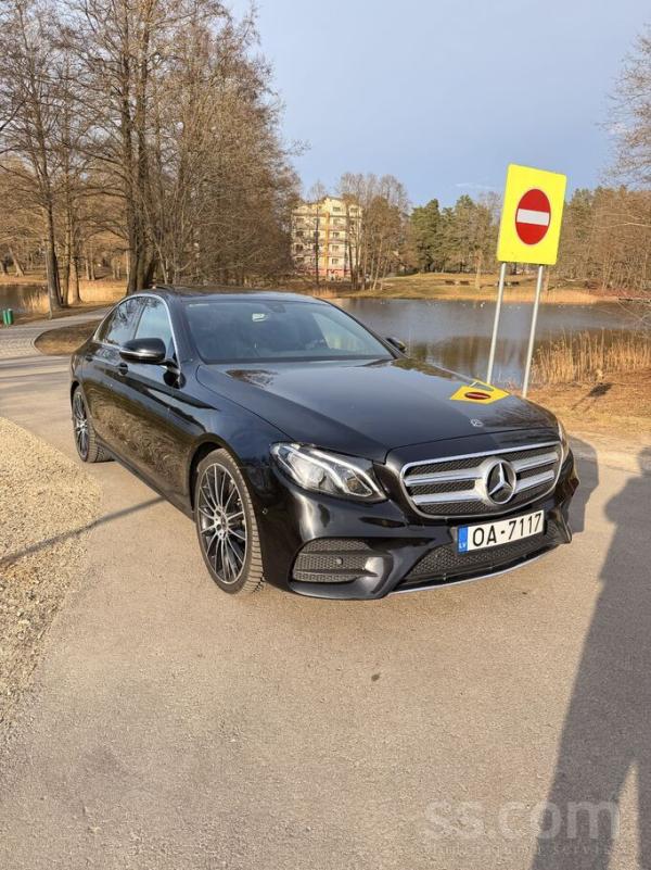 Black Mercedes-Benz e-200 2019 in Riga, with an engine capacity of 2.00 L and mileage of 72 thousand km for 28500 €, photo 4 on AUTOMOTO.COM.LV