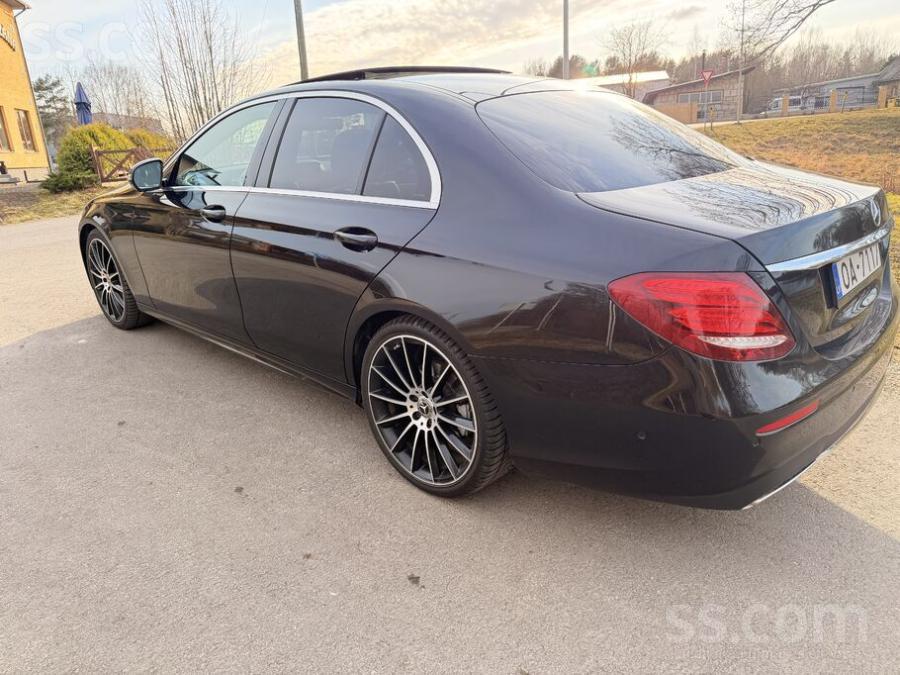 Black Mercedes-Benz e-200 2019 in Riga, with an engine capacity of 2.00 L and mileage of 72 thousand km for 28500 €, photo 8 on AUTOMOTO.COM.LV