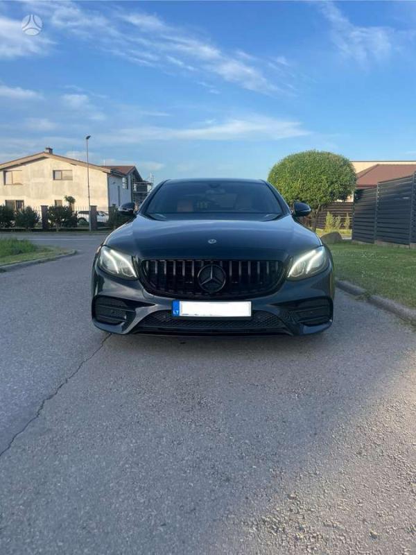 Черный Мерседес E 200 2019 в Клайпеда, объемом двигателя 1.60 л и пробегом 339 тыс. км за 18900 €, фото 2 на AUTOMOTO.COM.LV