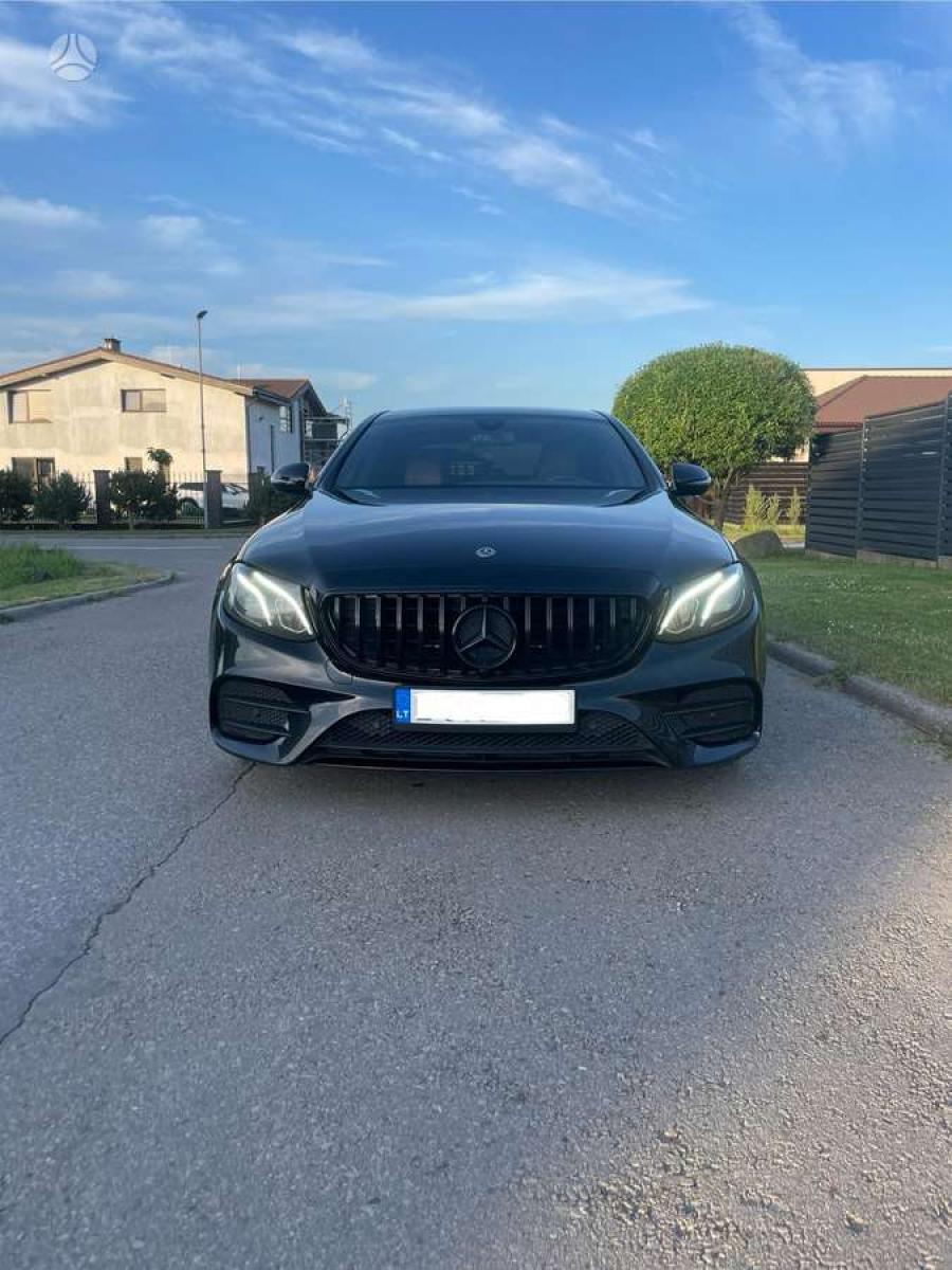 Черный Мерседес E 200 2019 в Клайпеда, объемом двигателя 1.60 л и пробегом 339 тыс. км за 18900 €, фото 3 на AUTOMOTO.COM.LV