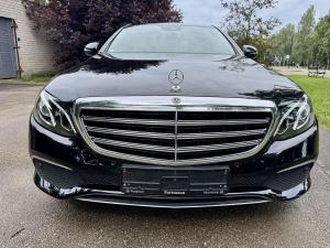 Черный Мерседес E 200 2019 в Бирштонас, объемом двигателя 1.95 л и пробегом 400 тыс. км за 13600 €, фото  на AUTOMOTO.COM.LV