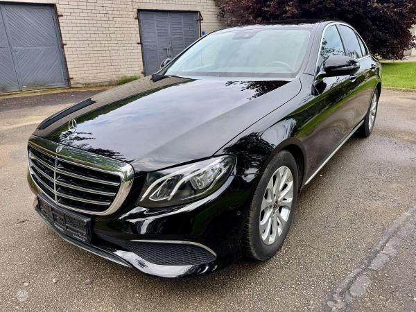 Черный Мерседес E 200 2019 в Бирштонас, объемом двигателя 1.95 л и пробегом 400 тыс. км за 13600 €, фото 3 на AUTOMOTO.COM.LV