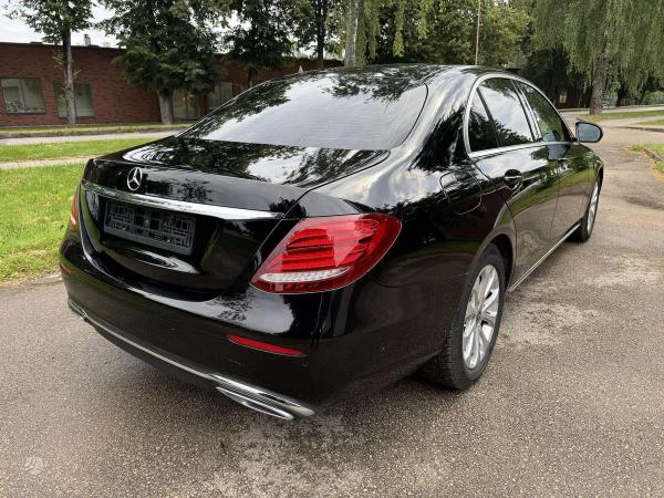 Черный Мерседес E 200 2019 в Бирштонас, объемом двигателя 1.95 л и пробегом 400 тыс. км за 13600 €, фото 7 на AUTOMOTO.COM.LV