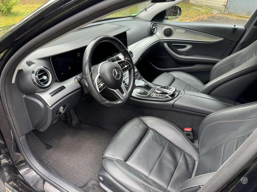 Черный Мерседес E 200 2019 в Бирштонас, объемом двигателя 1.95 л и пробегом 400 тыс. км за 13600 €, фото 11 на AUTOMOTO.COM.LV