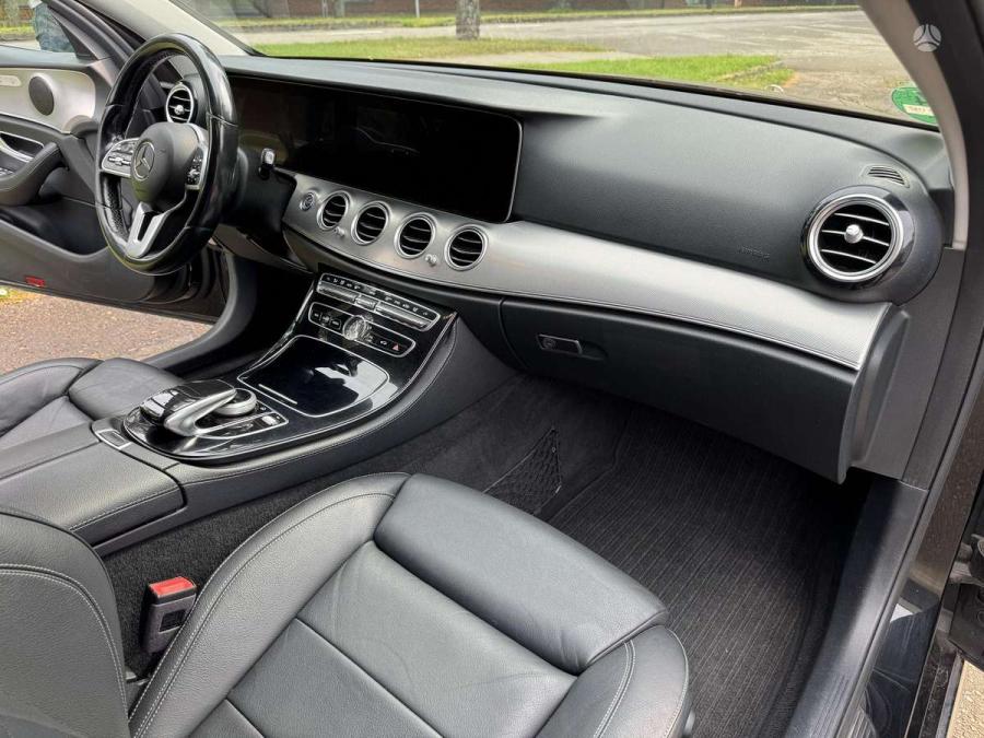 Черный Мерседес E 200 2019 в Бирштонас, объемом двигателя 1.95 л и пробегом 400 тыс. км за 13600 €, фото 13 на AUTOMOTO.COM.LV