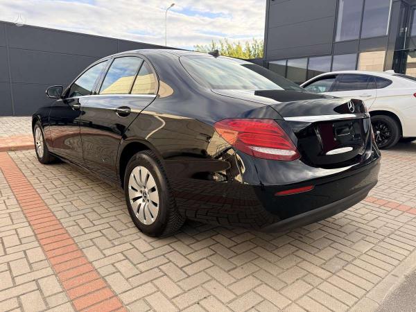 Melns Mercedes-Benz e-200 2019 Kauņa, ar dzinēja tilpumu 1.60 L un nobraukumu 380 tūkst. km par 9500 €, foto 3 vietnē AUTOMOTO.COM.LV
